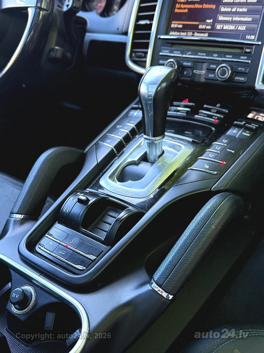 Balts Porsche Cayenne 2013 Pērnava, ar dzinēja tilpumu 3.00 L un nobraukumu 275 tūkst. km par 14700 €, foto 11 vietnē AUTOMOTO.COM.LV