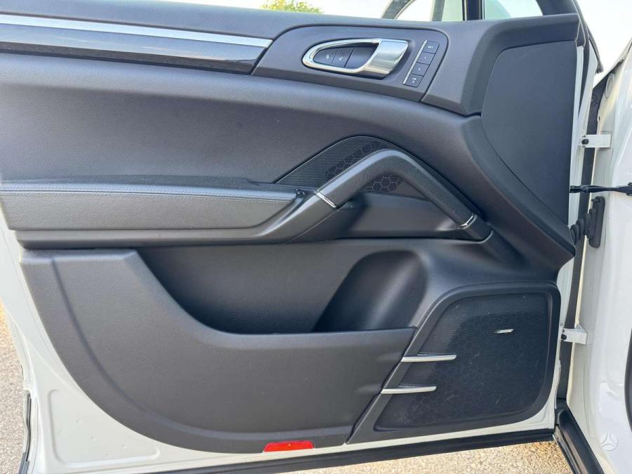 Balts Porsche Cayenne 2013 Kauņa, ar dzinēja tilpumu 2.97 L un nobraukumu 210 tūkst. km par 15500 €, foto 11 vietnē AUTOMOTO.COM.LV