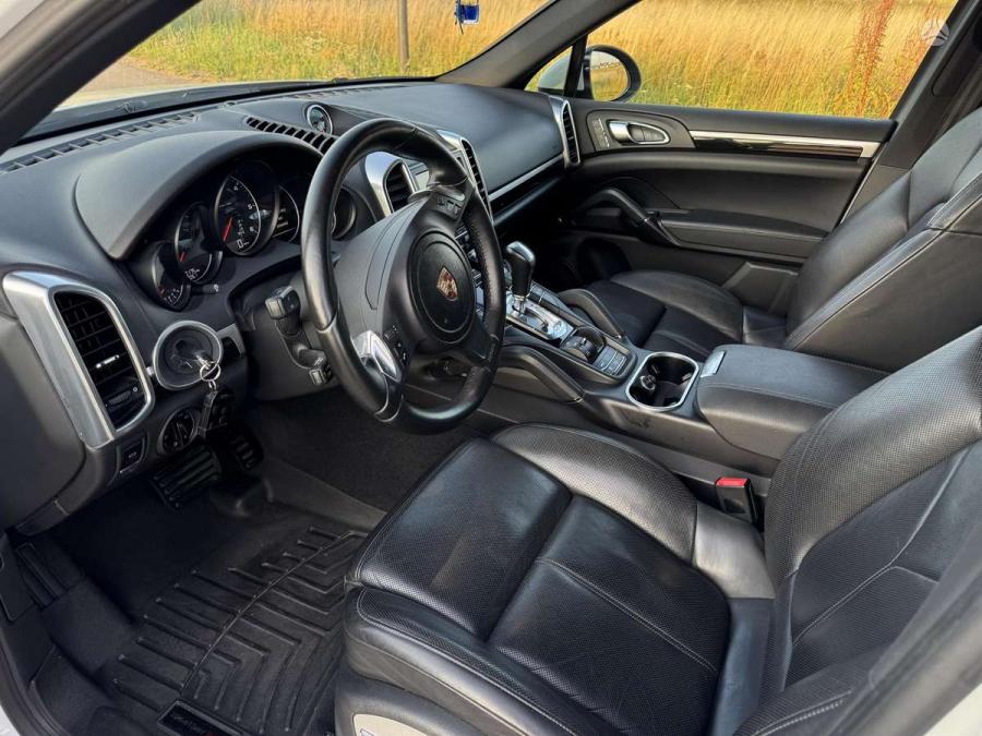 Balts Porsche Cayenne 2013 Kauņa, ar dzinēja tilpumu 2.97 L un nobraukumu 210 tūkst. km par 15500 €, foto 12 vietnē AUTOMOTO.COM.LV