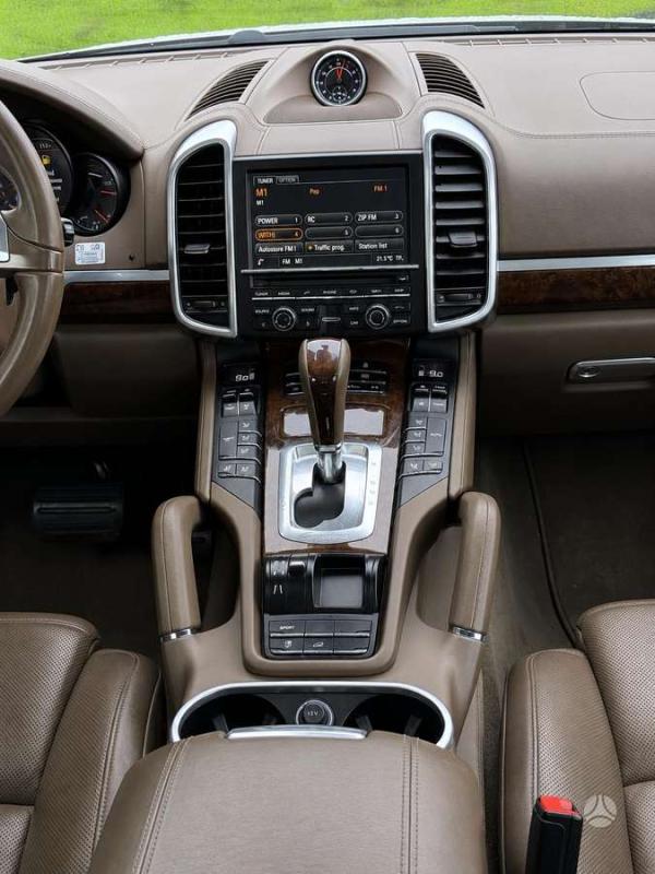 Balts Porsche Cayenne 2013 Klaipėda, ar dzinēja tilpumu 2.97 L un nobraukumu 224 tūkst. km par 17400 €, foto 10 vietnē AUTOMOTO.COM.LV