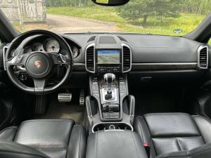 Balts Porsche Cayenne 2013 Kauņa, ar dzinēja tilpumu 4.13 L un nobraukumu 289 tūkst. km par 15950 €, foto 9 vietnē AUTOMOTO.COM.LV