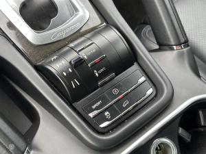Balts Porsche Cayenne 2013 Kauņa, ar dzinēja tilpumu 4.13 L un nobraukumu 289 tūkst. km par 15950 €, foto 10 vietnē AUTOMOTO.COM.LV