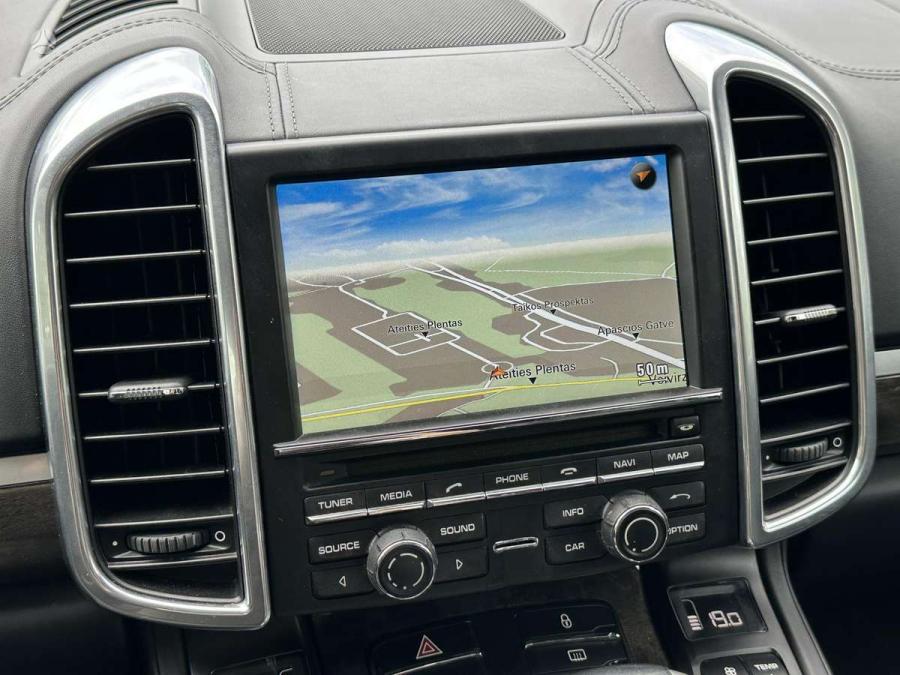 Balts Porsche Cayenne 2013 Kauņa, ar dzinēja tilpumu 4.13 L un nobraukumu 289 tūkst. km par 15950 €, foto 12 vietnē AUTOMOTO.COM.LV