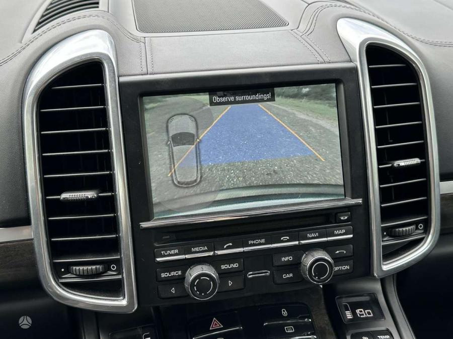 Balts Porsche Cayenne 2013 Kauņa, ar dzinēja tilpumu 4.13 L un nobraukumu 289 tūkst. km par 15950 €, foto 13 vietnē AUTOMOTO.COM.LV