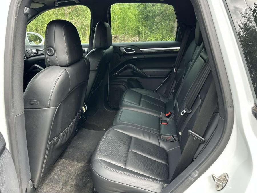 Balts Porsche Cayenne 2013 Kauņa, ar dzinēja tilpumu 4.13 L un nobraukumu 289 tūkst. km par 15950 €, foto 20 vietnē AUTOMOTO.COM.LV