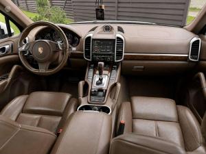 Balts Porsche Cayenne 2013 Klaipėda, ar dzinēja tilpumu 2.97 L un nobraukumu 224 tūkst. km par 16700 €, foto 9 vietnē AUTOMOTO.COM.LV
