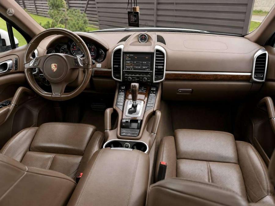 Balts Porsche Cayenne 2013 Klaipėda, ar dzinēja tilpumu 2.97 L un nobraukumu 224 tūkst. km par 16700 €, foto 9 vietnē AUTOMOTO.COM.LV