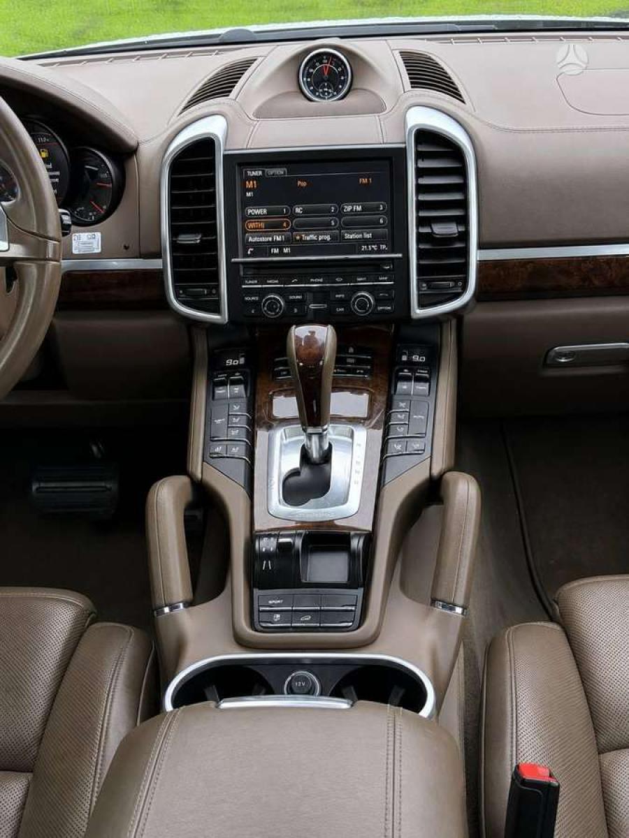 Balts Porsche Cayenne 2013 Klaipėda, ar dzinēja tilpumu 2.97 L un nobraukumu 224 tūkst. km par 16700 €, foto 10 vietnē AUTOMOTO.COM.LV
