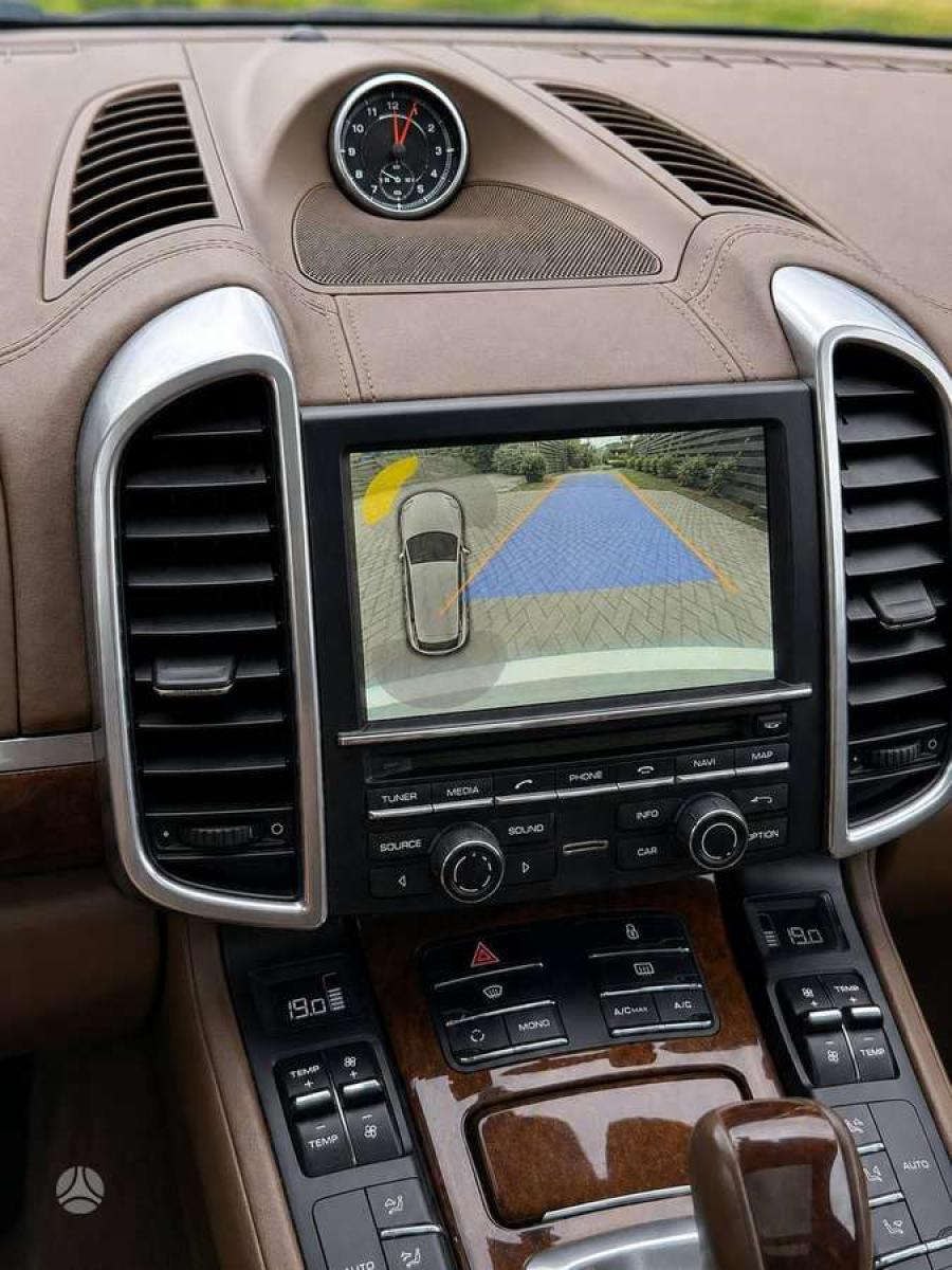 Balts Porsche Cayenne 2013 Klaipėda, ar dzinēja tilpumu 2.97 L un nobraukumu 224 tūkst. km par 16700 €, foto 11 vietnē AUTOMOTO.COM.LV
