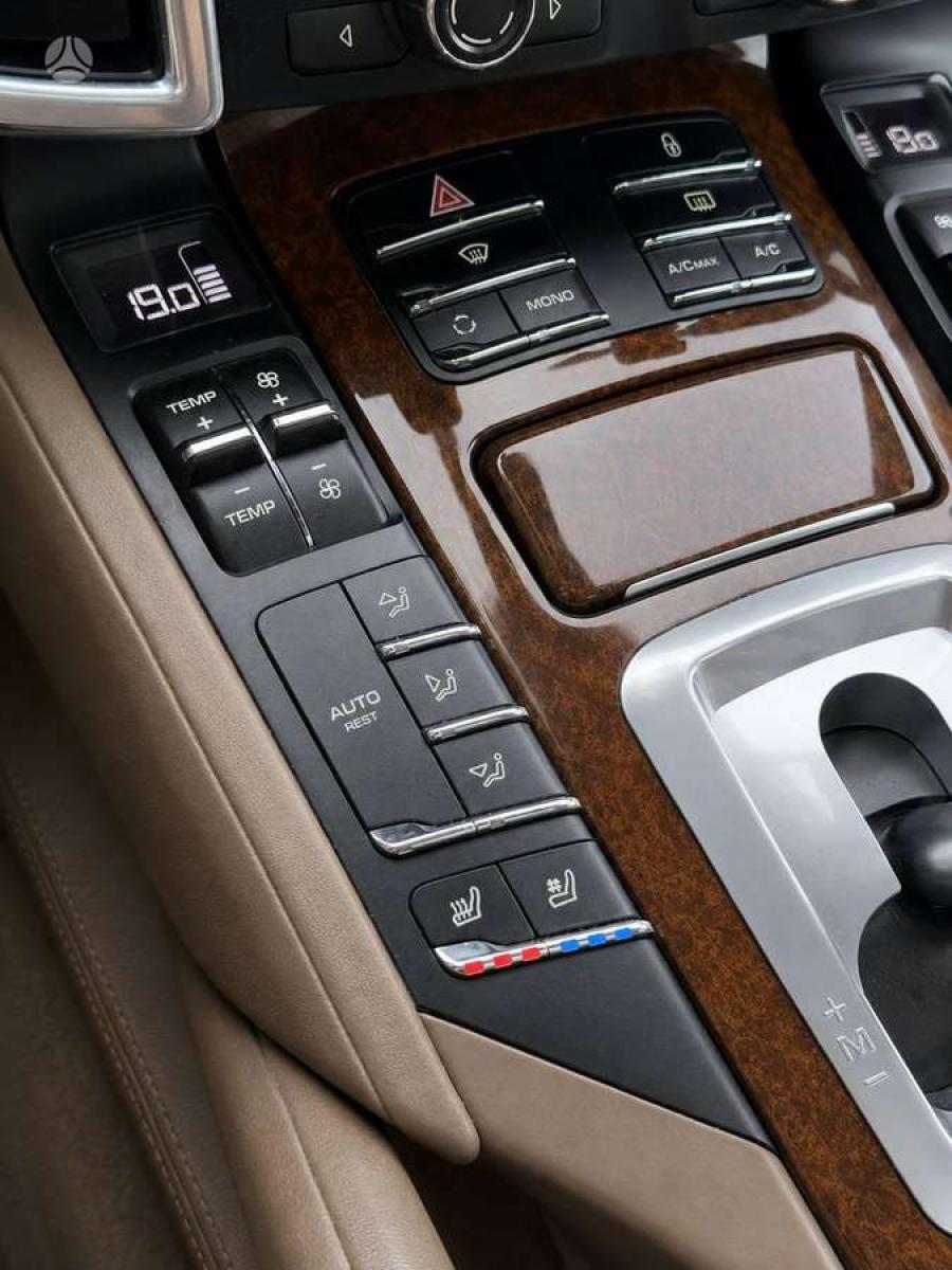 Balts Porsche Cayenne 2013 Klaipėda, ar dzinēja tilpumu 2.97 L un nobraukumu 224 tūkst. km par 16700 €, foto 12 vietnē AUTOMOTO.COM.LV