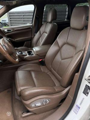 Balts Porsche Cayenne 2013 Klaipėda, ar dzinēja tilpumu 2.97 L un nobraukumu 224 tūkst. km par 16700 €, foto 15 vietnē AUTOMOTO.COM.LV