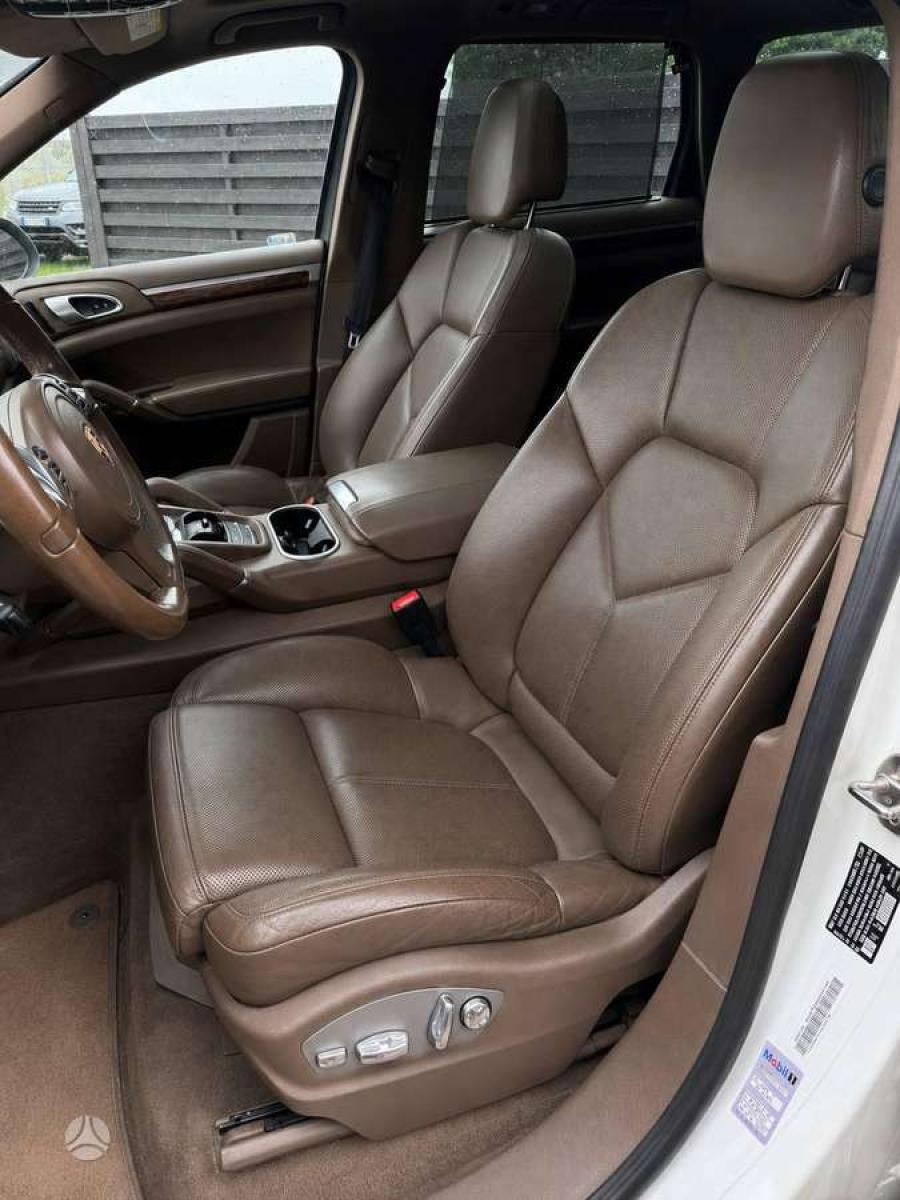 Balts Porsche Cayenne 2013 Klaipėda, ar dzinēja tilpumu 2.97 L un nobraukumu 224 tūkst. km par 16700 €, foto 15 vietnē AUTOMOTO.COM.LV