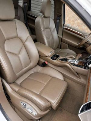 Balts Porsche Cayenne 2013 Klaipėda, ar dzinēja tilpumu 2.97 L un nobraukumu 224 tūkst. km par 16700 €, foto 16 vietnē AUTOMOTO.COM.LV