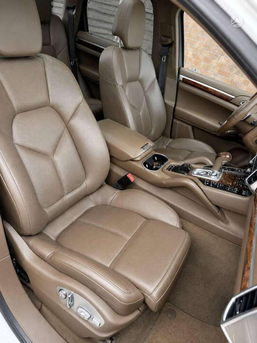 Balts Porsche Cayenne 2013 Klaipėda, ar dzinēja tilpumu 2.97 L un nobraukumu 224 tūkst. km par 16700 €, foto 16 vietnē AUTOMOTO.COM.LV