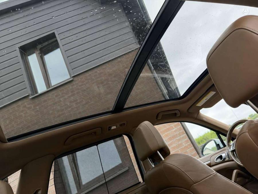 Balts Porsche Cayenne 2013 Klaipėda, ar dzinēja tilpumu 2.97 L un nobraukumu 224 tūkst. km par 16700 €, foto 18 vietnē AUTOMOTO.COM.LV
