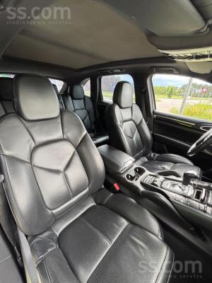 White Porsche Cayenne 2013 in Riga, with an engine capacity of 3.00 L and mileage of 214 thousand km for 14000 €, photo 5 on AUTOMOTO.COM.LV