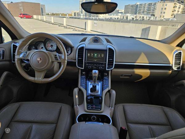 Balts Porsche Cayenne 2013 Viļņa, ar dzinēja tilpumu 3.60 L un nobraukumu 183 tūkst. km par 13500 €, foto 9 vietnē AUTOMOTO.COM.LV