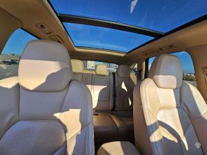 White Porsche Cayenne 2013 in Vilnius, with an engine capacity of 3.60 L and mileage of 183 thousand km for 13500 €, photo 14 on AUTOMOTO.COM.LV