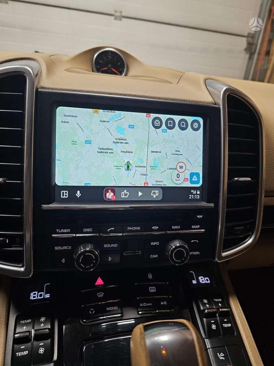 White Porsche Cayenne 2013 in Vilnius, with an engine capacity of 3.60 L and mileage of 183 thousand km for 13500 €, photo 24 on AUTOMOTO.COM.LV