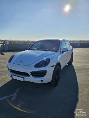 Balts Porsche Cayenne 2013 Viļņa, ar dzinēja tilpumu 3.60 L un nobraukumu 183 tūkst. km par 13500 €, foto  vietnē AUTOMOTO.COM.LV
