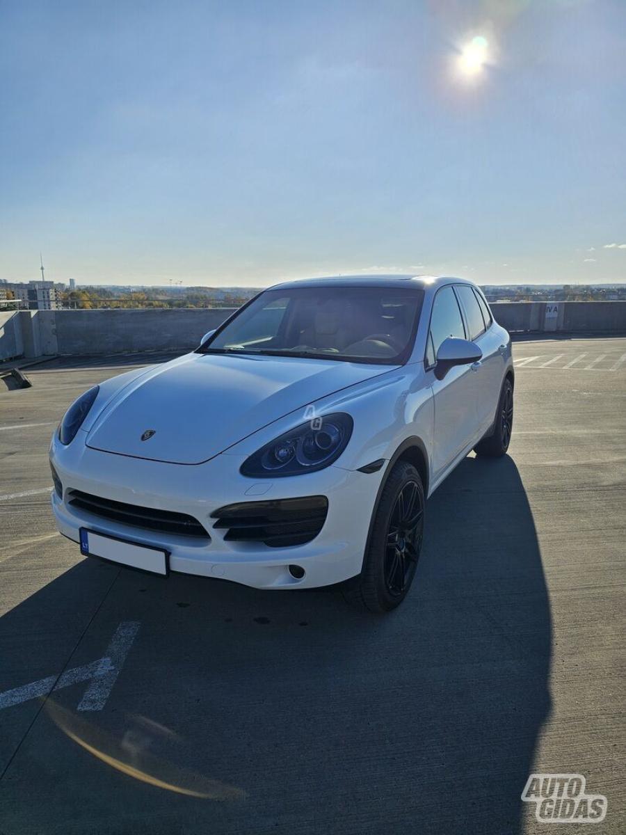Balts Porsche Cayenne 2013 Viļņa, ar dzinēja tilpumu 3.60 L un nobraukumu 183 tūkst. km par 13500 €, foto 1 vietnē AUTOMOTO.COM.LV