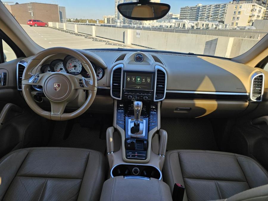 Balts Porsche Cayenne 2013 Viļņa, ar dzinēja tilpumu 3.60 L un nobraukumu 183 tūkst. km par 13500 €, foto 9 vietnē AUTOMOTO.COM.LV