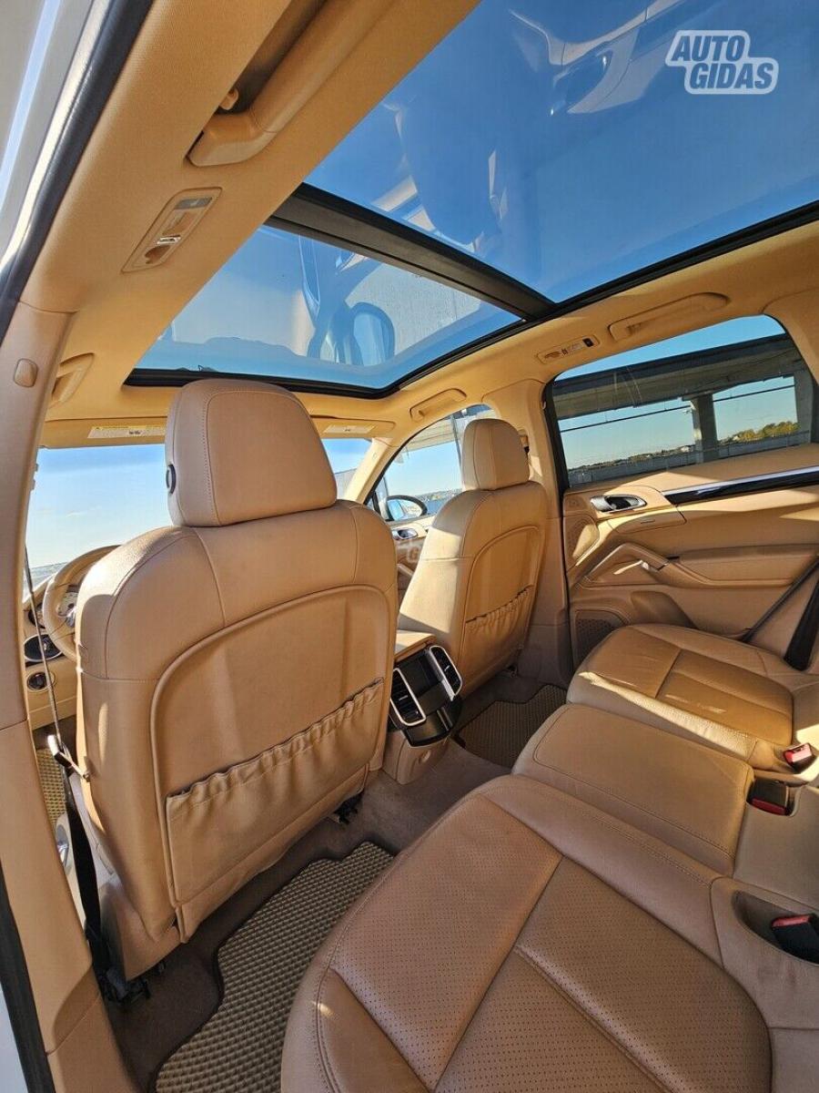 Balts Porsche Cayenne 2013 Viļņa, ar dzinēja tilpumu 3.60 L un nobraukumu 183 tūkst. km par 13500 €, foto 11 vietnē AUTOMOTO.COM.LV