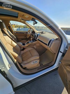 Balts Porsche Cayenne 2013 Viļņa, ar dzinēja tilpumu 3.60 L un nobraukumu 183 tūkst. km par 13500 €, foto 13 vietnē AUTOMOTO.COM.LV
