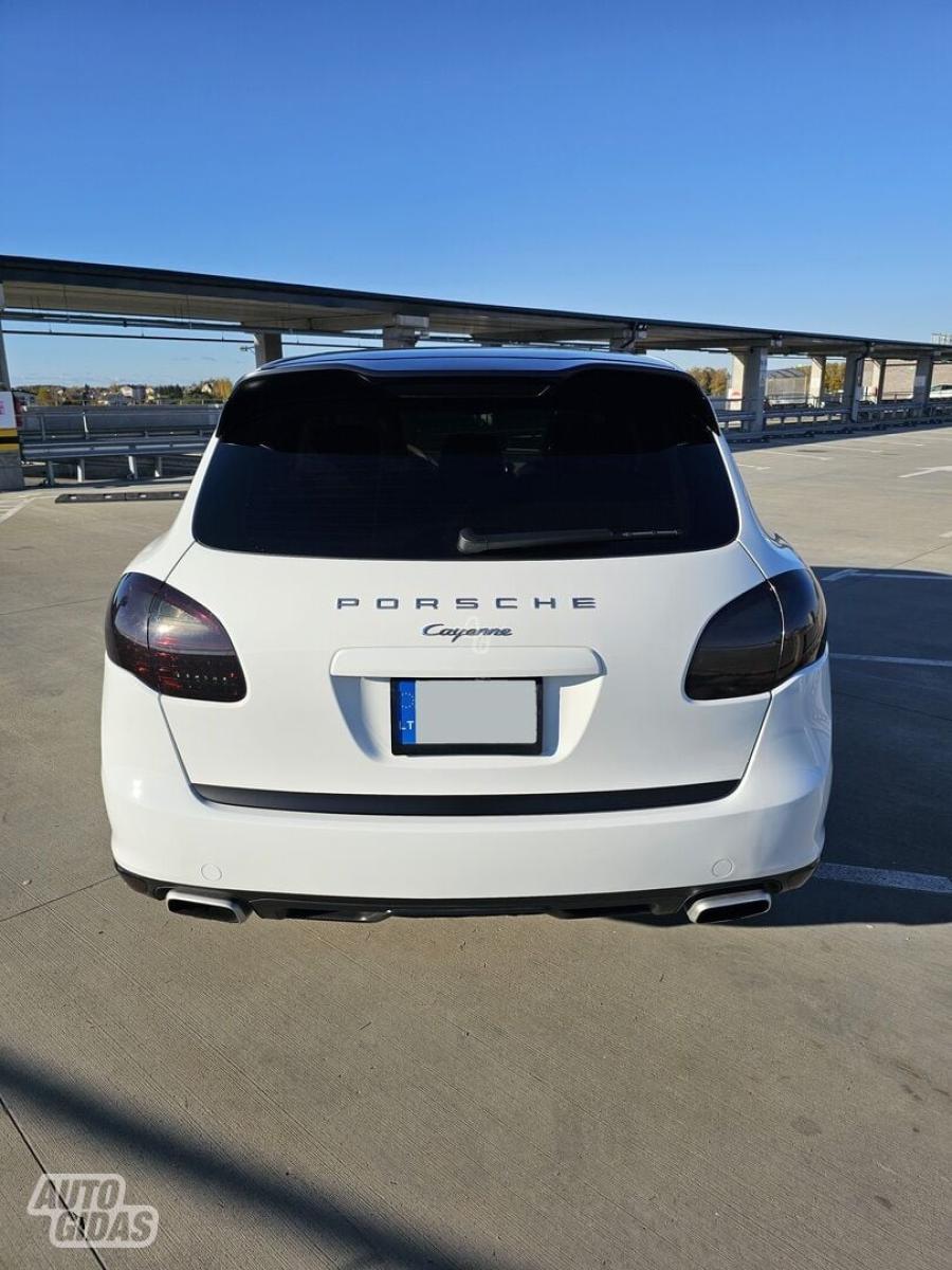 Balts Porsche Cayenne 2013 Viļņa, ar dzinēja tilpumu 3.60 L un nobraukumu 183 tūkst. km par 13500 €, foto 16 vietnē AUTOMOTO.COM.LV