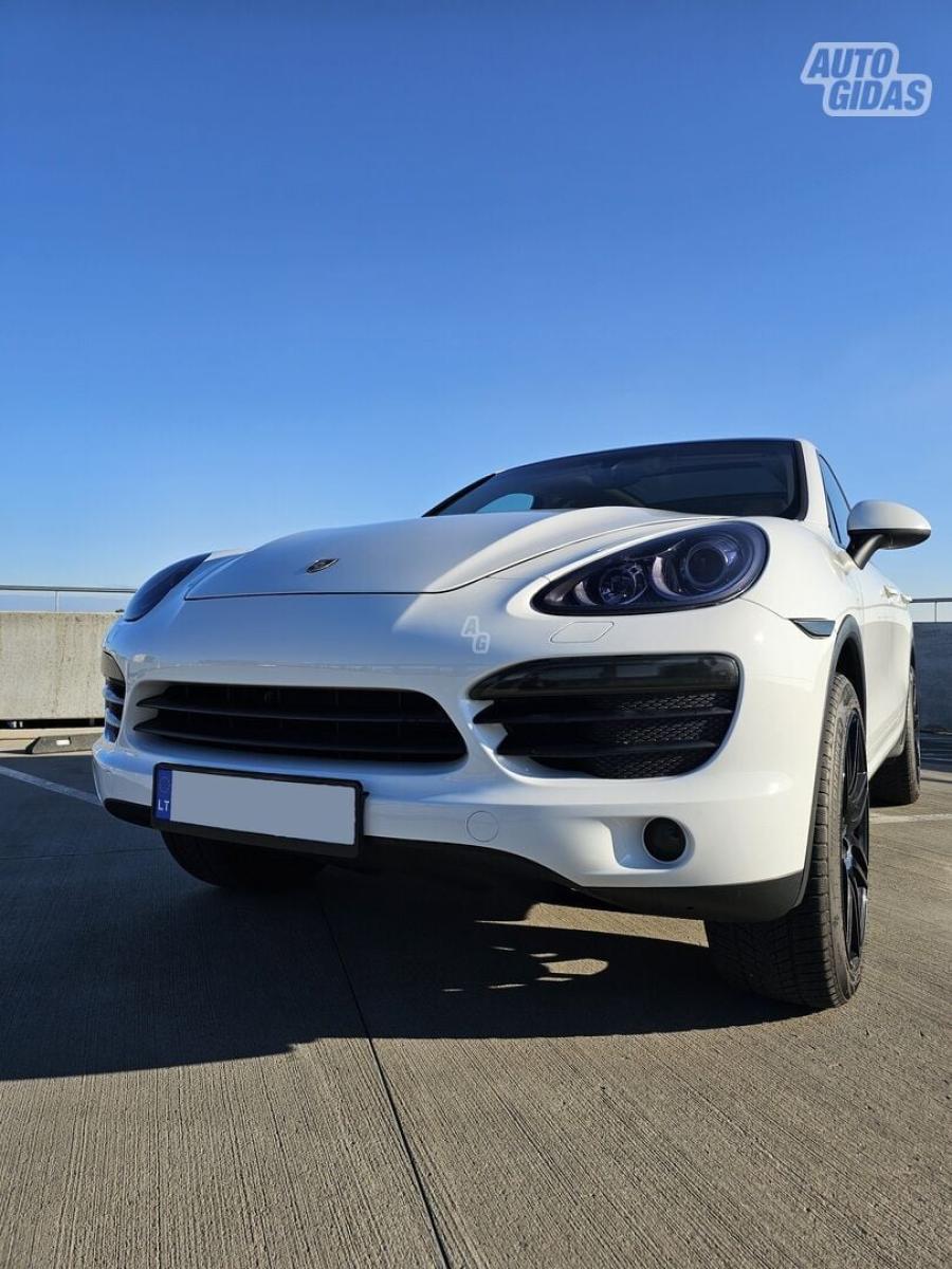Balts Porsche Cayenne 2013 Viļņa, ar dzinēja tilpumu 3.60 L un nobraukumu 183 tūkst. km par 13500 €, foto 17 vietnē AUTOMOTO.COM.LV
