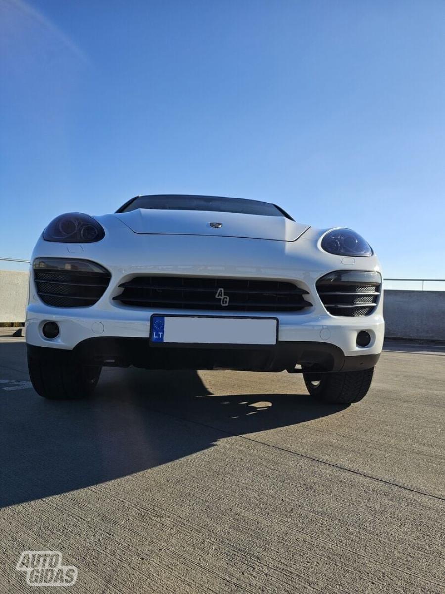 Balts Porsche Cayenne 2013 Viļņa, ar dzinēja tilpumu 3.60 L un nobraukumu 183 tūkst. km par 13500 €, foto 20 vietnē AUTOMOTO.COM.LV