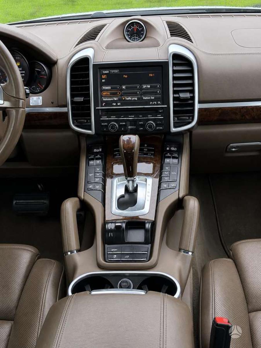 Balts Porsche Cayenne 2013 Klaipėda, ar dzinēja tilpumu 2.97 L un nobraukumu 237 tūkst. km par 15900 €, foto 15 vietnē AUTOMOTO.COM.LV
