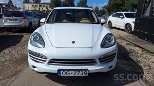 White Porsche Cayenne 2014 in Riga, with an engine capacity of 3.00 L and mileage of 208 thousand km for 19500 €, photo 5 on AUTOMOTO.COM.LV