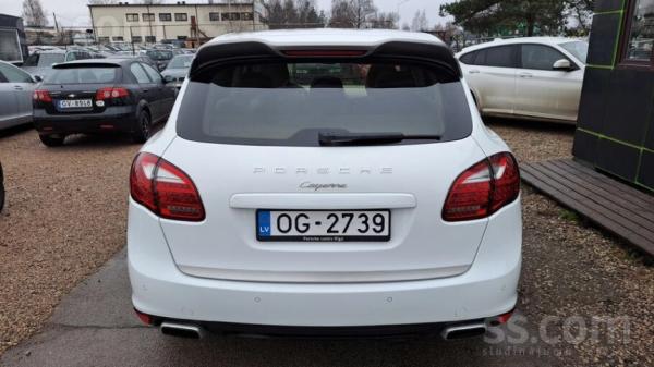 Balts Porsche Cayenne 2014 Rīga, ar dzinēja tilpumu 3.00 L un nobraukumu 208 tūkst. km par 19500 €, foto 6 vietnē AUTOMOTO.COM.LV