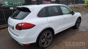 White Porsche Cayenne 2014 in Riga, with an engine capacity of 3.00 L and mileage of 208 thousand km for 19500 €, photo 2 on AUTOMOTO.COM.LV