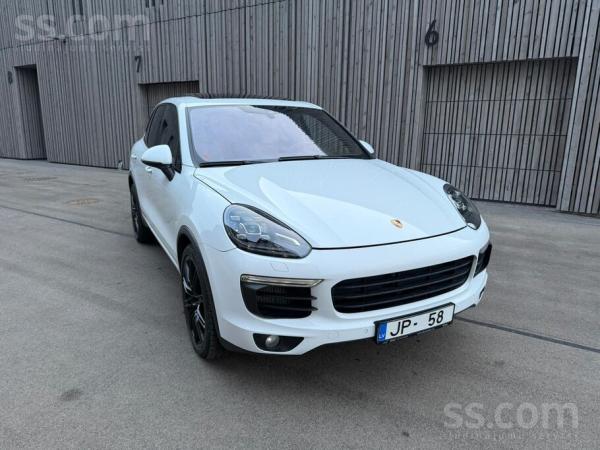 White Porsche Cayenne 2014 in Riga, with an engine capacity of 3.00 L and mileage of 208 thousand km for 23995 €, photo 1 on AUTOMOTO.COM.LV