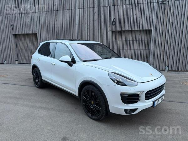 White Porsche Cayenne 2014 in Riga, with an engine capacity of 3.00 L and mileage of 208 thousand km for 23995 €, photo 2 on AUTOMOTO.COM.LV