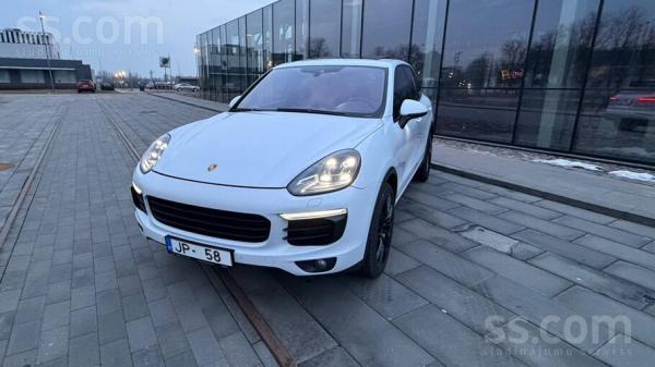 White Porsche Cayenne 2014 in Riga, with an engine capacity of 3.00 L and mileage of 208 thousand km for 23995 €, photo 8 on AUTOMOTO.COM.LV