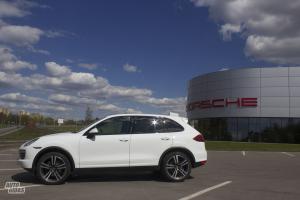 Balts Porsche Cayenne 2014 Viļņa, ar dzinēja tilpumu 3.60 L un nobraukumu 153 tūkst. km par 24000 €, foto  vietnē AUTOMOTO.COM.LV