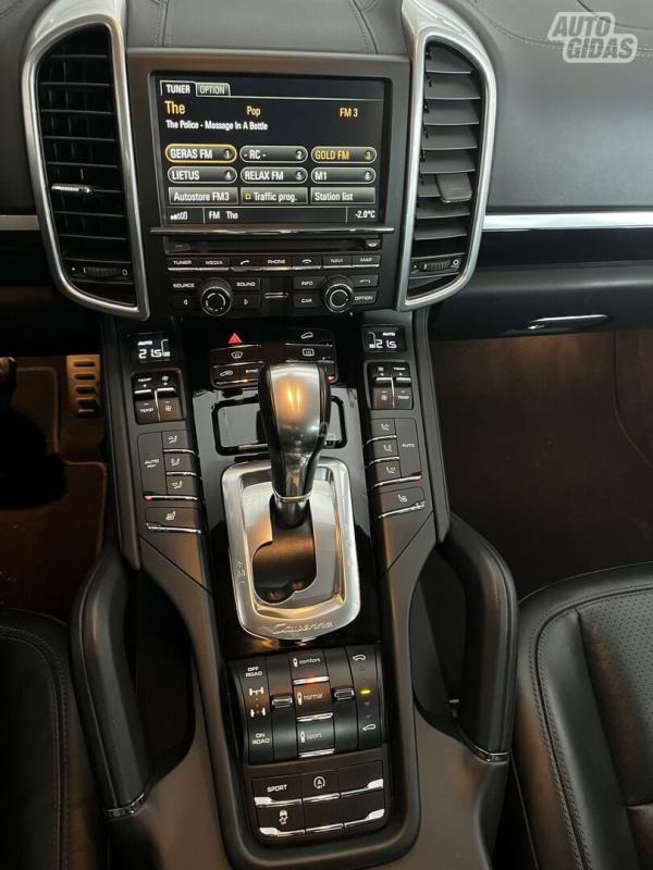Balts Porsche Cayenne 2014 Viļņa, ar dzinēja tilpumu 3.60 L un nobraukumu 153 tūkst. km par 22000 €, foto 11 vietnē AUTOMOTO.COM.LV
