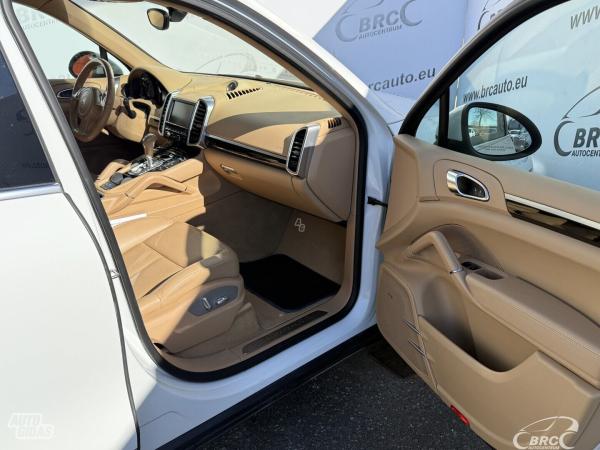 Balts Porsche Cayenne 2014 Avižieniai, ar dzinēja tilpumu 3.00 L un nobraukumu 233 tūkst. km par 16000 €, foto 7 vietnē AUTOMOTO.COM.LV