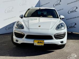 White Porsche Cayenne 2014 in Avizieniai, with an engine capacity of 3.00 L and mileage of 233 thousand km for 16000 €, photo 37 on AUTOMOTO.COM.LV
