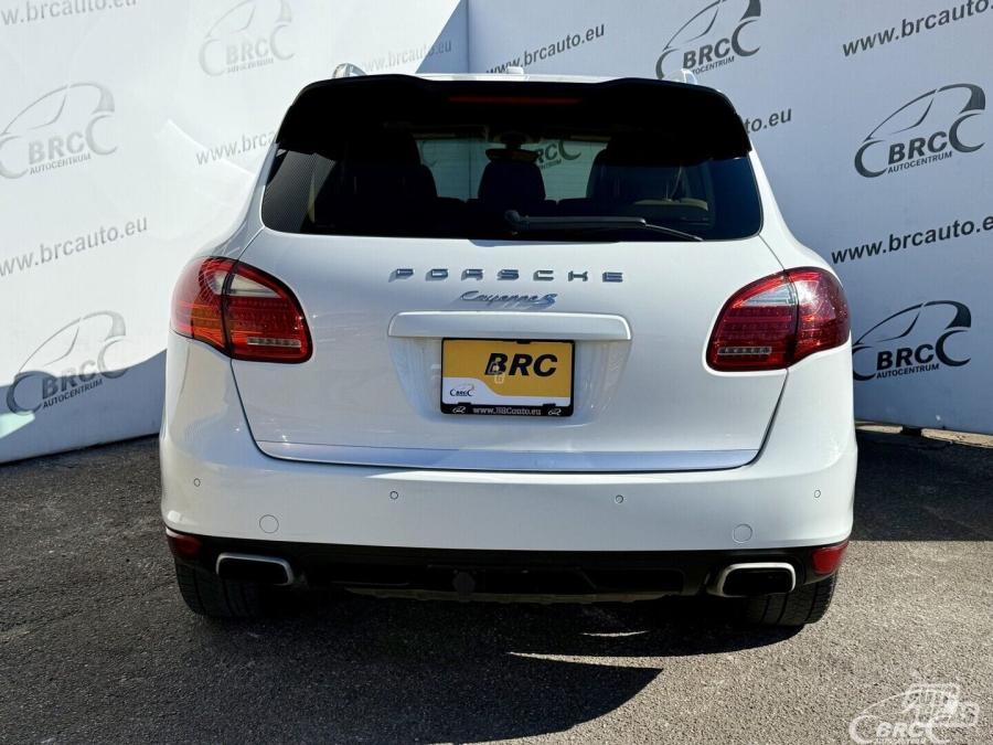White Porsche Cayenne 2014 in Avizieniai, with an engine capacity of 3.00 L and mileage of 233 thousand km for 16000 €, photo 38 on AUTOMOTO.COM.LV