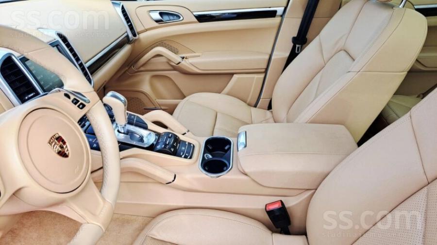 Balts Porsche Cayenne 2014 Rīga, ar dzinēja tilpumu 3.00 L un nobraukumu 208 tūkst. km par 19500 €, foto 15 vietnē AUTOMOTO.COM.LV