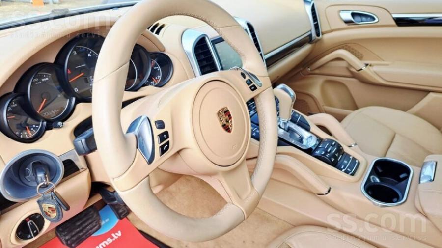 Balts Porsche Cayenne 2014 Rīga, ar dzinēja tilpumu 3.00 L un nobraukumu 208 tūkst. km par 19500 €, foto 16 vietnē AUTOMOTO.COM.LV