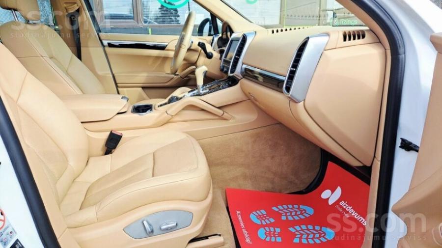 Balts Porsche Cayenne 2014 Rīga, ar dzinēja tilpumu 3.00 L un nobraukumu 208 tūkst. km par 19500 €, foto 17 vietnē AUTOMOTO.COM.LV