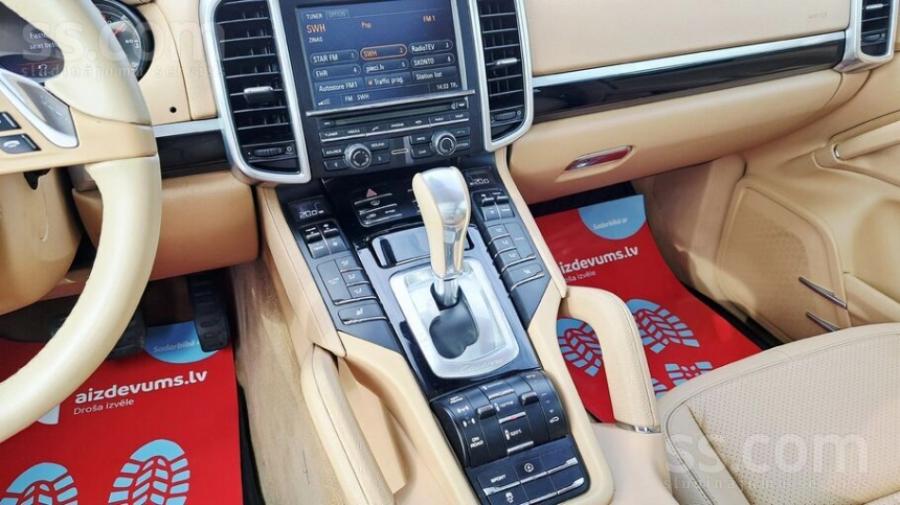 Balts Porsche Cayenne 2014 Rīga, ar dzinēja tilpumu 3.00 L un nobraukumu 208 tūkst. km par 19500 €, foto 23 vietnē AUTOMOTO.COM.LV