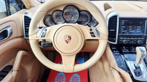 Balts Porsche Cayenne 2014 Rīga, ar dzinēja tilpumu 3.00 L un nobraukumu 208 tūkst. km par 19500 €, foto 24 vietnē AUTOMOTO.COM.LV