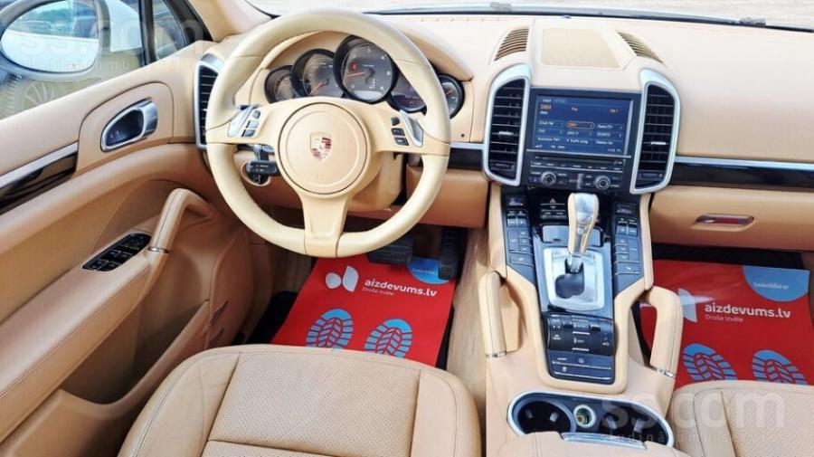 Balts Porsche Cayenne 2014 Rīga, ar dzinēja tilpumu 3.00 L un nobraukumu 208 tūkst. km par 19500 €, foto 26 vietnē AUTOMOTO.COM.LV