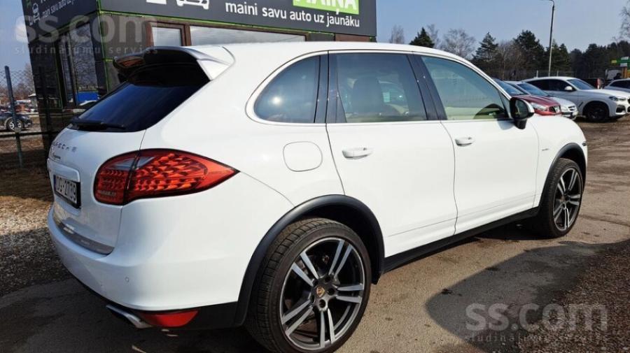 Balts Porsche Cayenne 2014 Rīga, ar dzinēja tilpumu 3.00 L un nobraukumu 208 tūkst. km par 19500 €, foto 33 vietnē AUTOMOTO.COM.LV